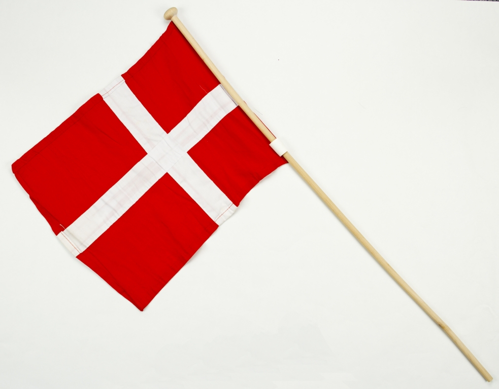 Dannebrog 28x37 cm. på pind